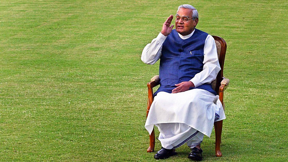 Alvida Atal: Vajpayee and his father were classmates in Kanpur college ...