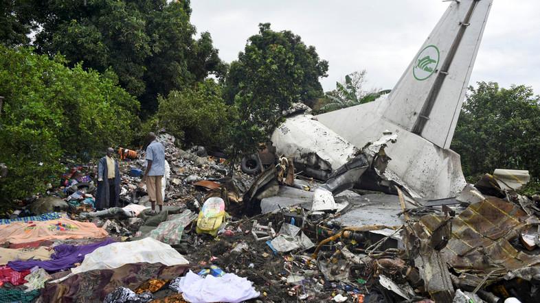 21 people killed as 'overloaded' plane crashes into lake in South Sudan ...