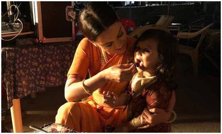 Manikarnika: Little Damodar Rao brings cake for his on-screen mom ...