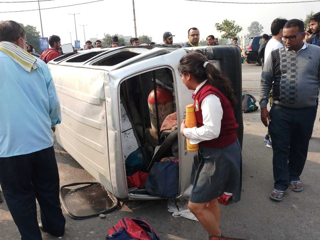 Delhi: Minor student killed after auto rickshaw hits school van in ...