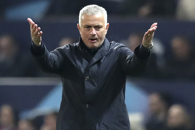 Watch Jose Mourinho's bizarre celebration after Marouane Fellaini's ...