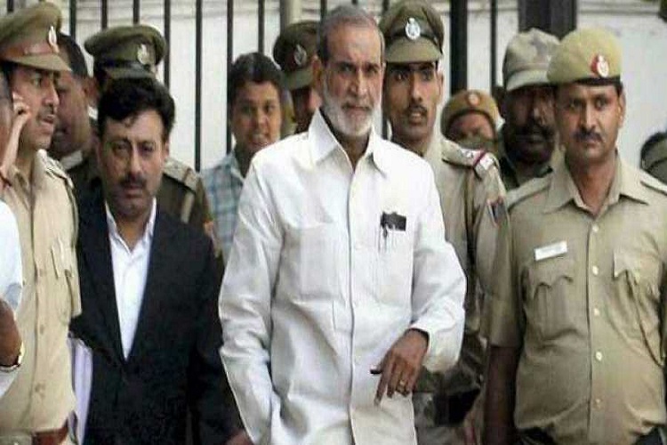 1984 anti-Sikh riots case: Sajjan Kumar, two others surrender before Delhi court | India News ...