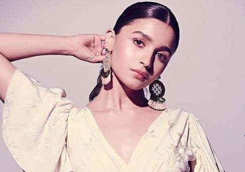 Alia Bhatt celebrates 30 million Instafam, goes down the memory lane ...