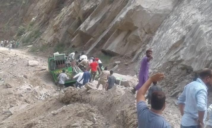 Fresh landslides block Jammu-Srinagar highway | India News – India TV