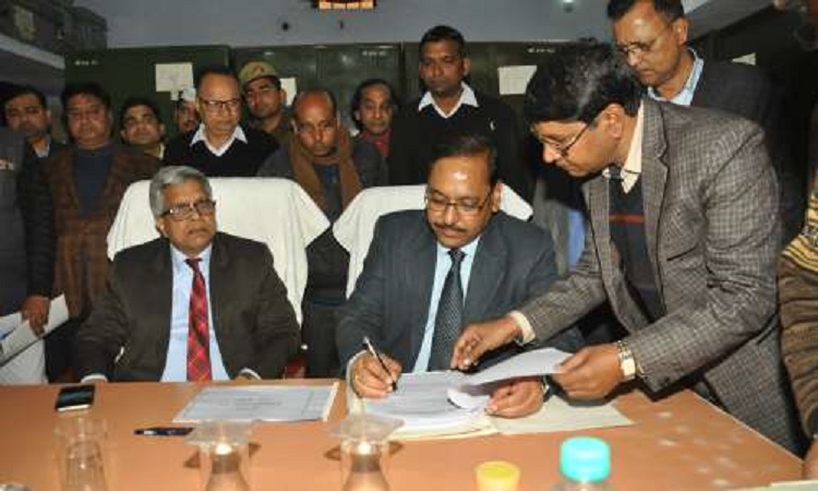 Ghaziabad: Ajay Shankar takes charge as new District Magistrate | India ...