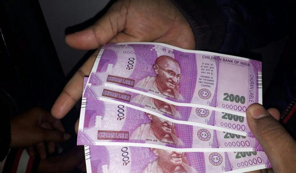 ALERT: ISI agents copy hi-tech features in latest Rs 2000 fake notes ...