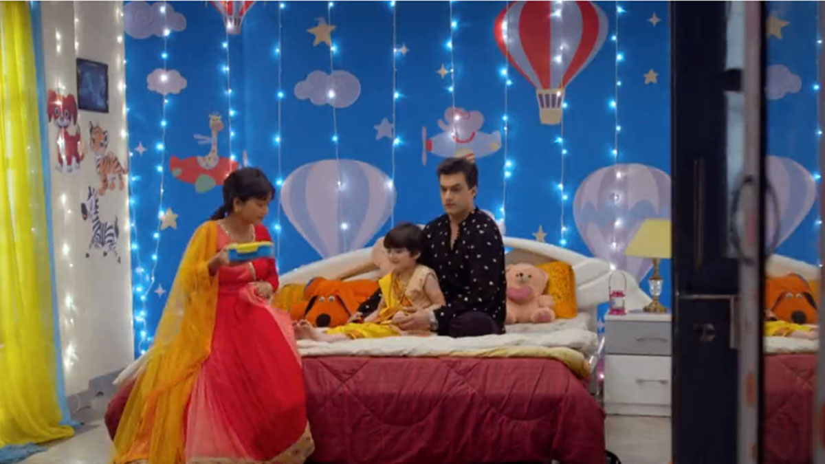 Yeh Rishta Kya Kehlata Hai: Kartik bonds with son Kairav as Naira looks on | Saas News – India TV