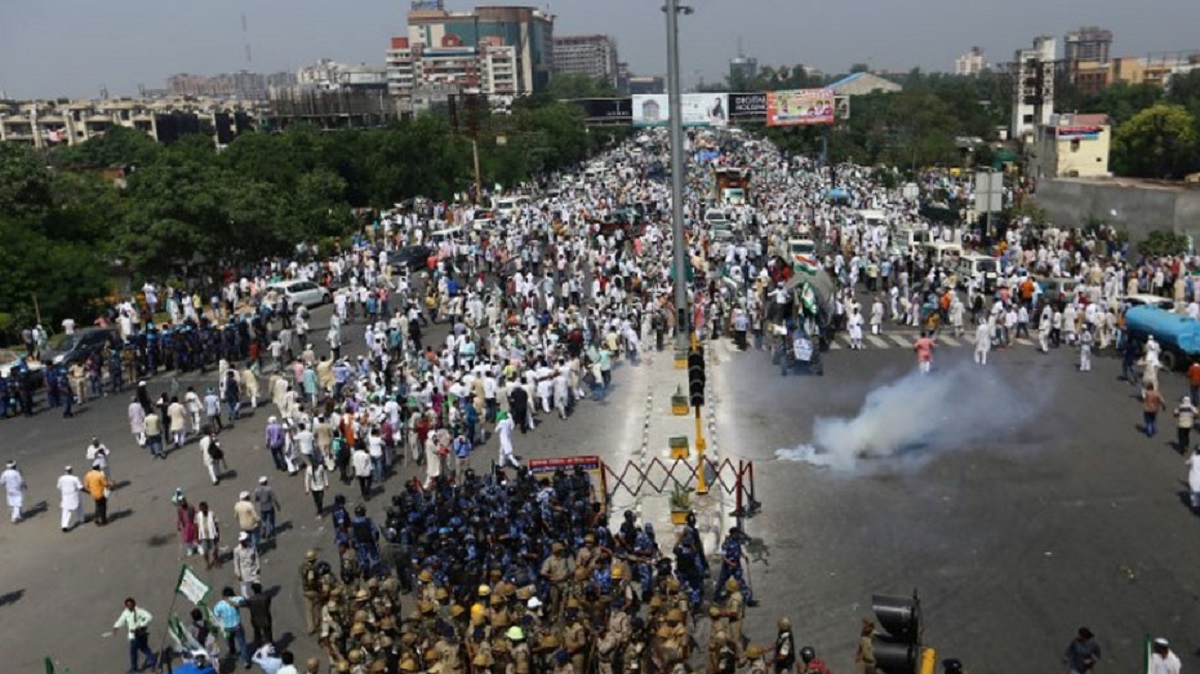 Traffic affected as protesting farmers march from Noida to Delhi; heavy ...