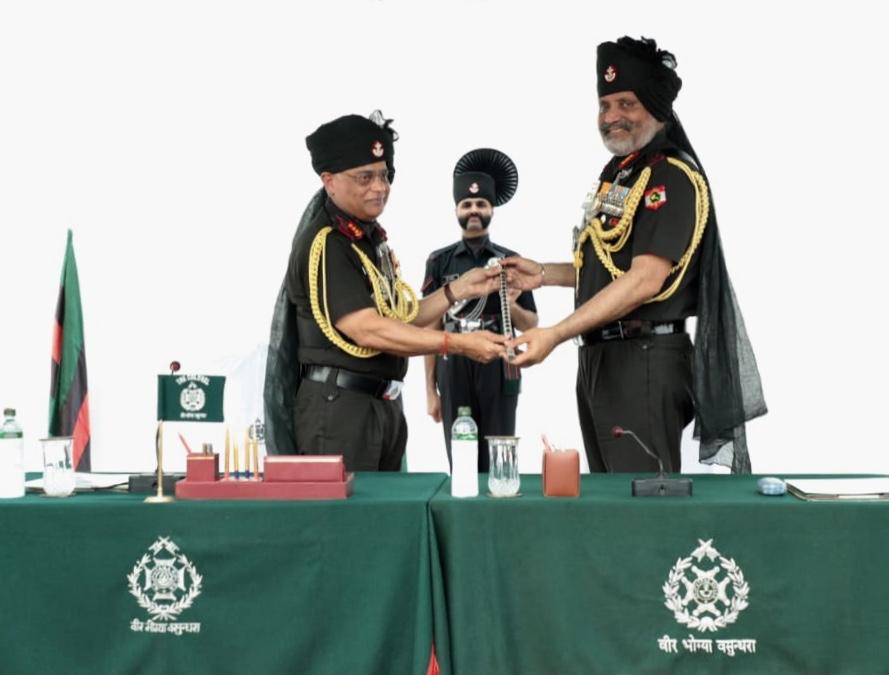 Lieutnant General Dhillon takes charge as Colonel of Regiment of ...