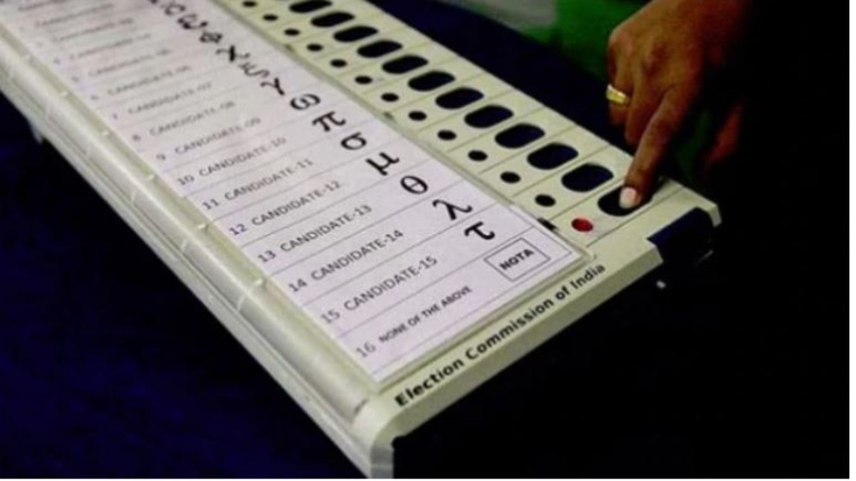Independent nominee spends night guarding EVM strong room | Maharashtra ...