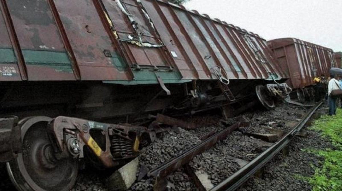 Goods train derails after collision with oil tanker in Mathura; 1 dead ...