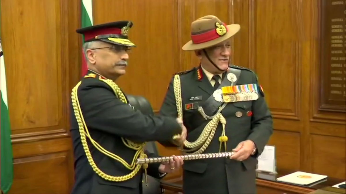 Gen Manoj Mukund Naravane takes charge as new Army Chief | India News ...