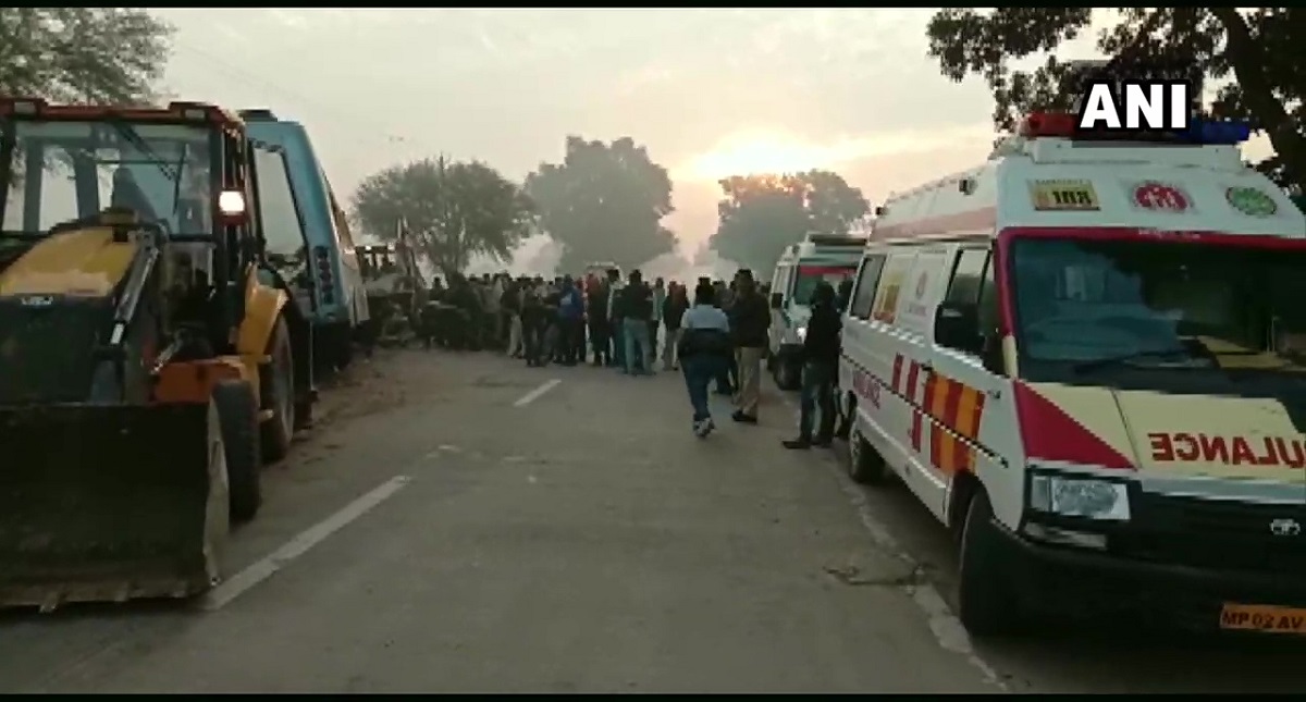 9 killed, several injured as bus rams into truck in Madhya Pradesh's Rewa | India News – India TV