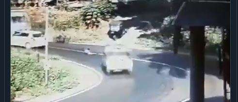 Child falls off moving car. Spine-chilling video goes viral | Trending ...