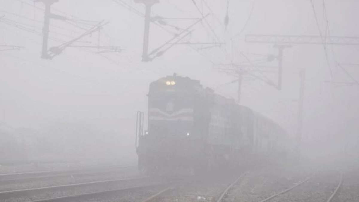 19 Delhi-bound trains delayed due to fog; coldwave continues in Punjab, Haryana | India News ...