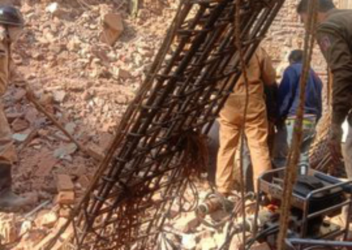 Delhi: One dead as 3-storey building collapses in CR Park | India ...