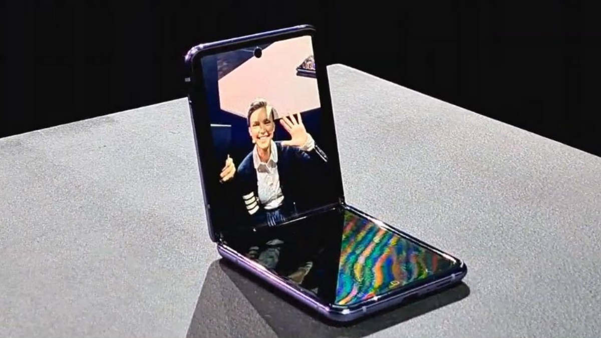 Samsung's second foldable -- Galaxy Z Flip -- official: Features ...