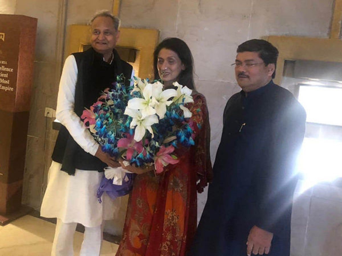 Congress leader Mukul Wasnik marries at 60, ties the knot with old ...