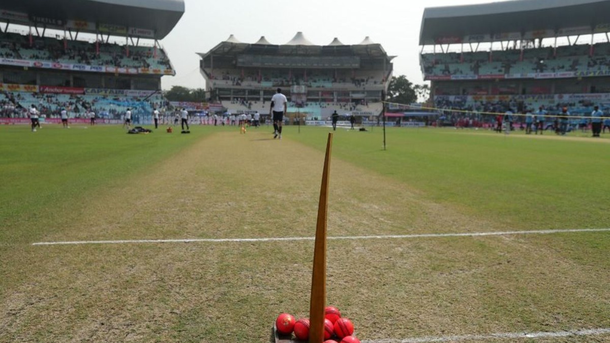 Eden Gardens groundsmen maintain social distancing while working on ...