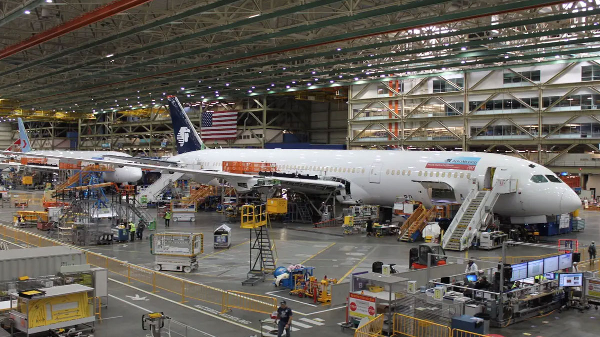 Boeing to offer employees voluntary layoffs amid COVID-19 crisis ...
