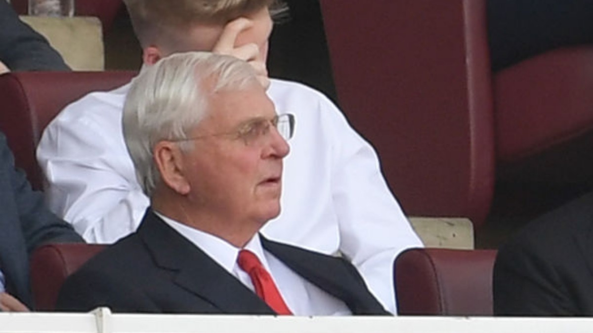 Arsenal chairman Chips Keswick retires after 15 years at club ...