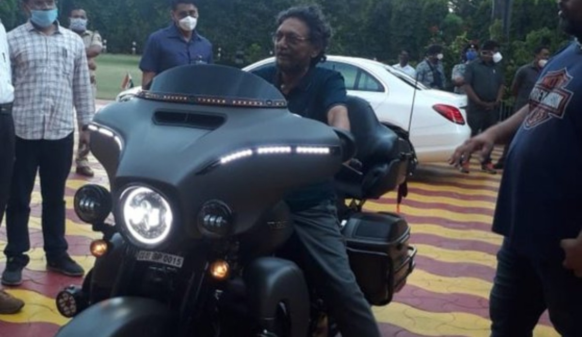 CJI SA Bobde rides Harley Davidson in Nagpur, sends Twitter into a ...