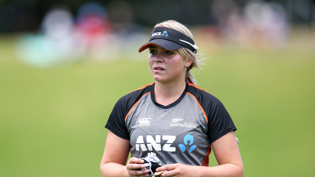 Jess Kerr and Natalie Dodd receive first New Zealand Cricket contract ...