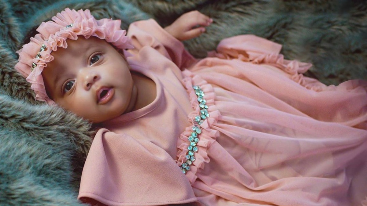 Usain Bolt shares first photo of his baby girl, names her Olympia ...