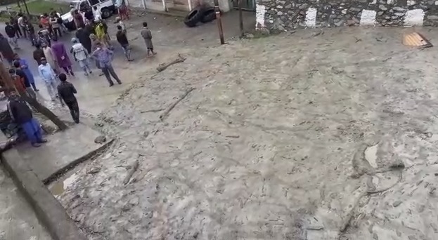 Kashmir cloudburst video Ganderbal Srinagar Leh highway closed – India TV