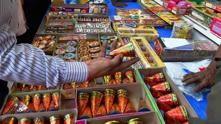 firecrackers seized delhi 600 kg firecrackers ban | India News – India TV