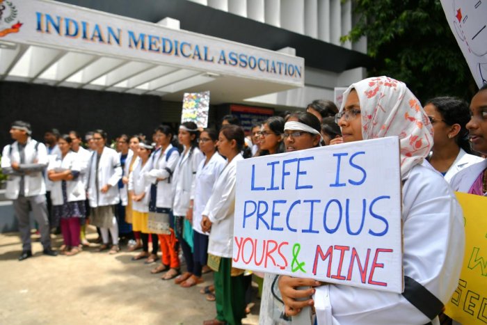 IMA strike call AIIMS LNJP doctors wear black ribbon | India - India TV ...