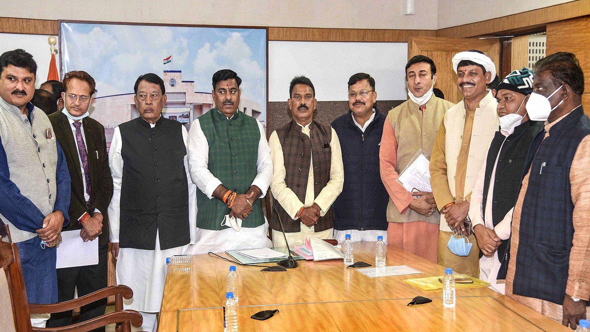 28 MLAs elected in bypolls take oath as members of MP Assembly | India ...