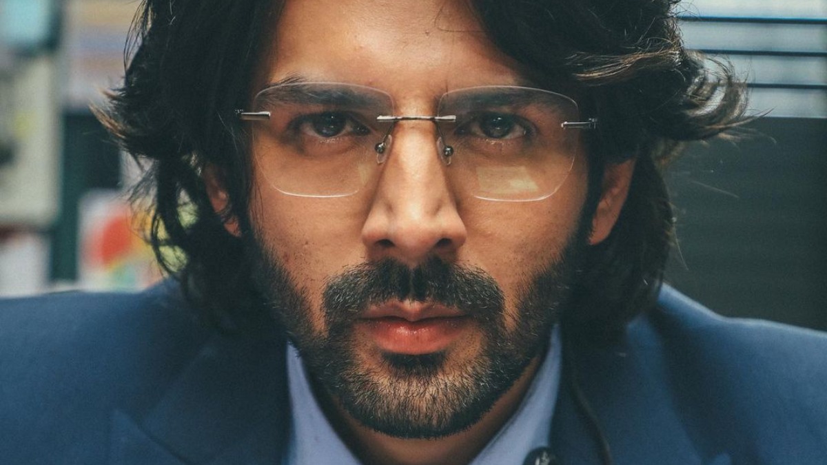 Kartik Aaryan shares his look as Arjun Pathak from Dhamaka | Bollywood ...