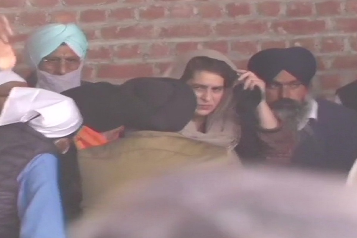 Priyanka Gandhi meets family of Navreet Singh, man who died during R ...