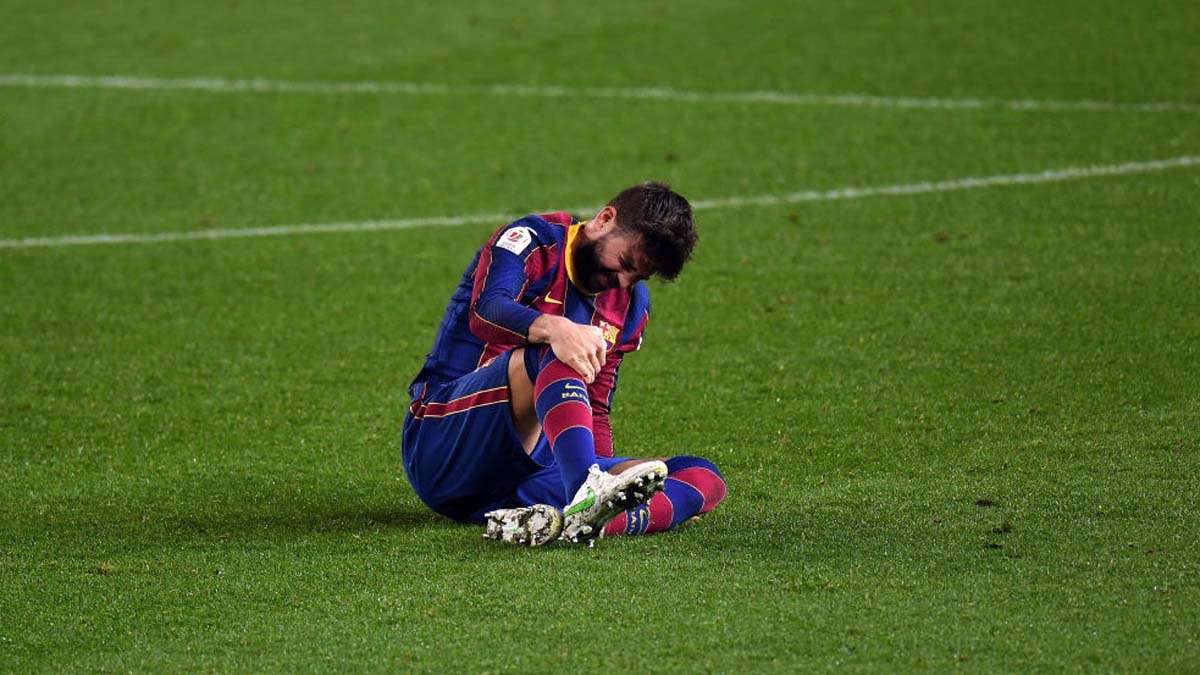 Barcelona's Gerard Pique out with right knee injury | Football News ...