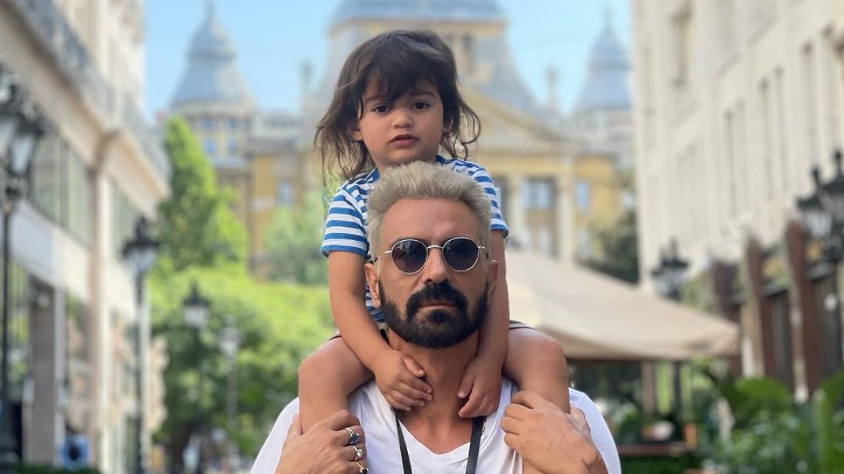 Arjun Rampal is in Budapest, enjoying vacay time with girlfriend ...