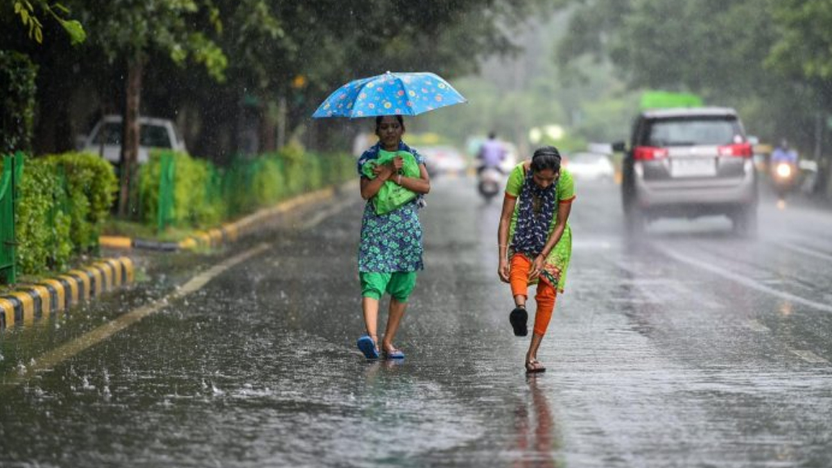 Thunderstorms with rain lash parts of Delhi-NCR, more to continue | India News – India TV