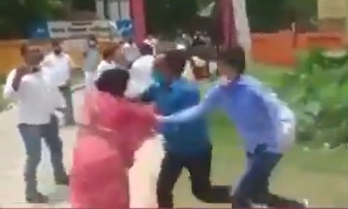 Lakhimpur Kheri incident Samajwadi Party woman worker manhandling BJP ...