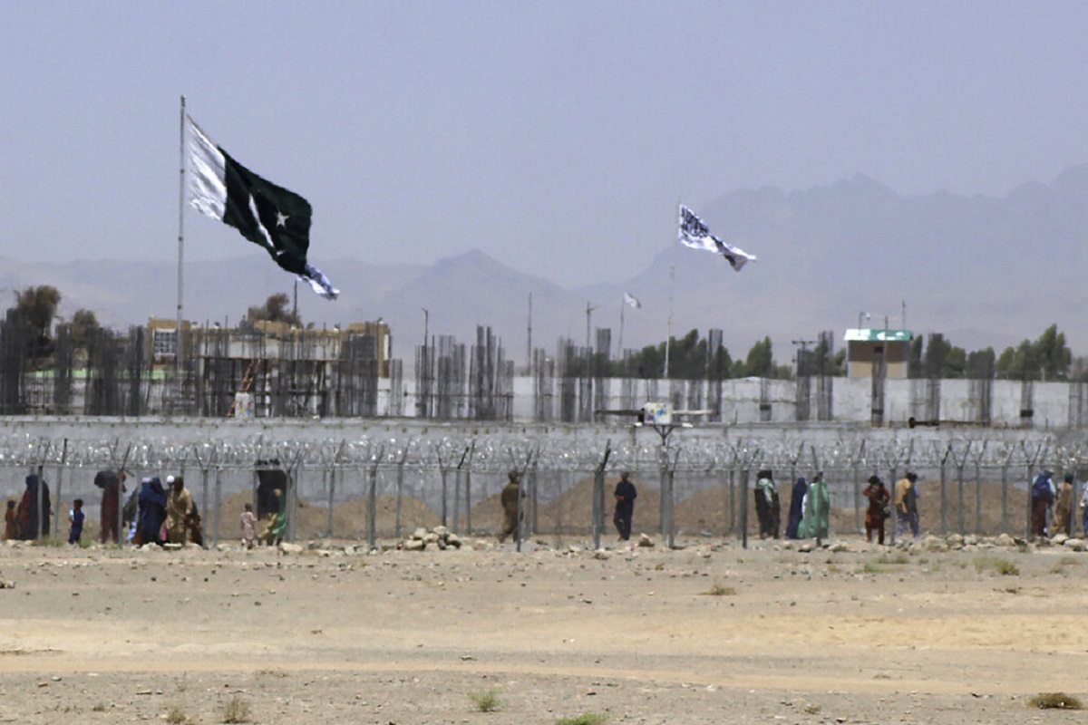 Pakistan closes Chaman border point taken by Taliban | World News ...