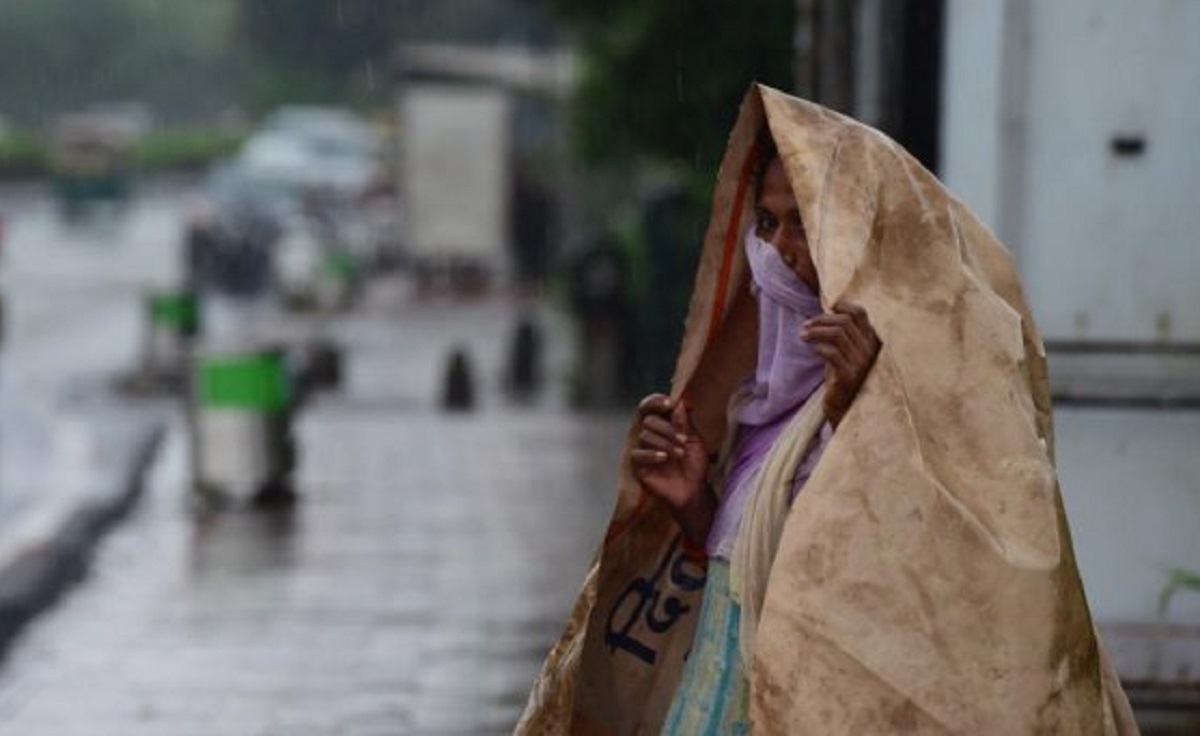 Light rain likely in Delhi today; air quality continues to be 'moderate ...