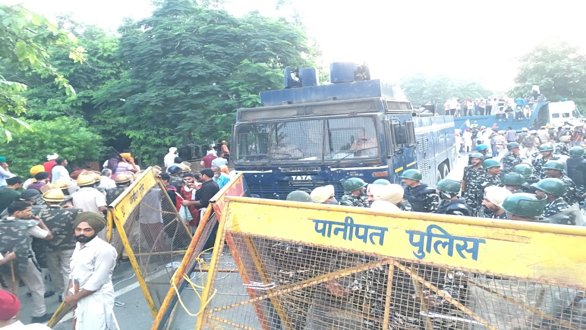 Karnal mahapanchayat farmers capture mini secretariat demand action IAS ...