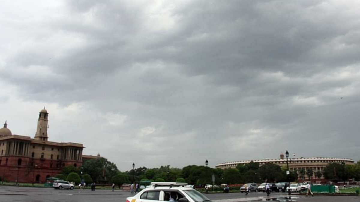 Cloudy sky in Delhi-NCR, drizzle likely to follow | India News – India TV