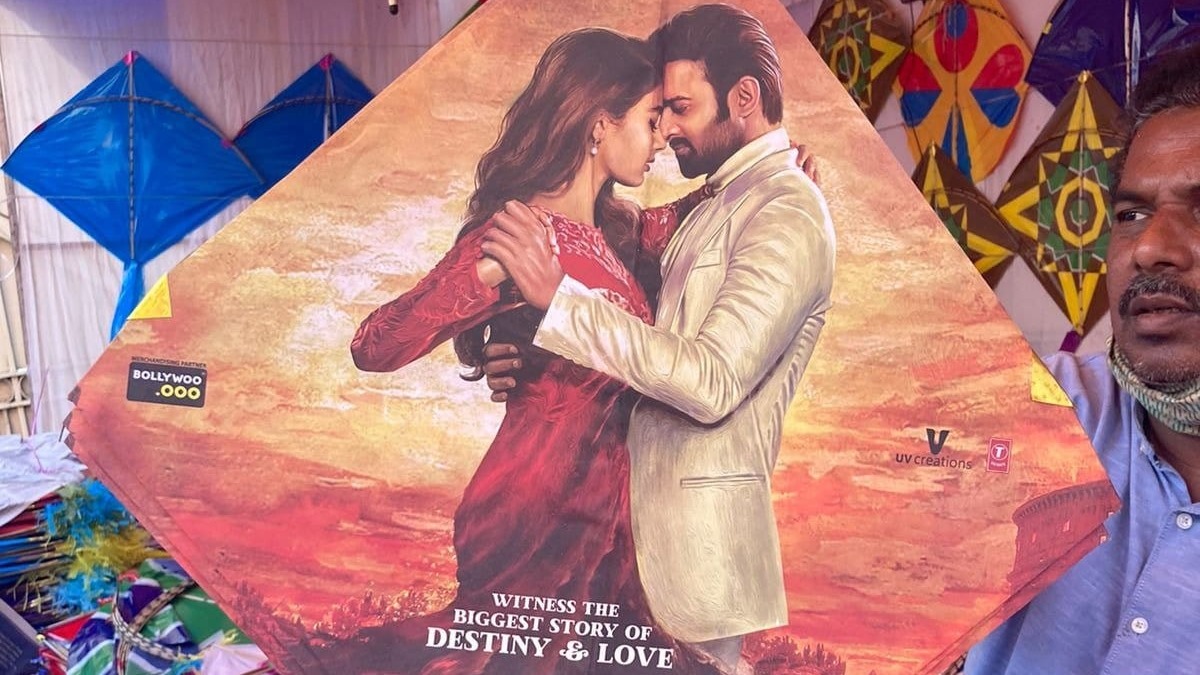 Prabhas fans fly kites with 'Radhey Shyam' posters imprinted on them ...