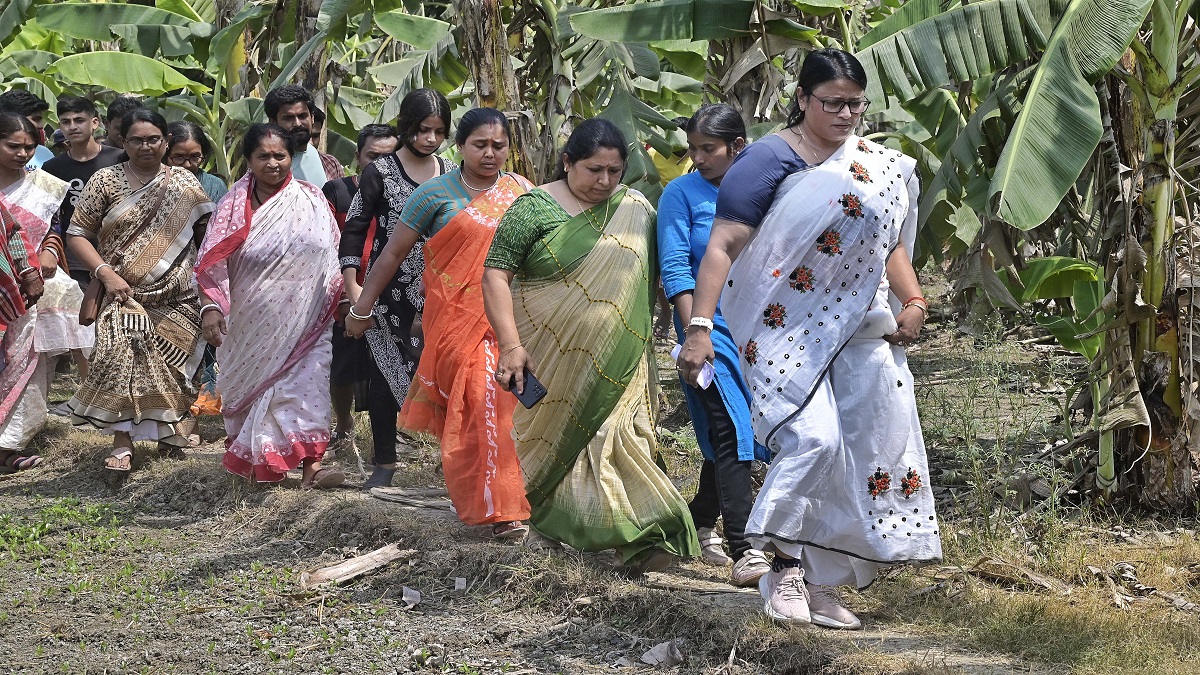 Article 355 & 356 imperative in W. Bengal, says BJP fact finding-committee on Hanskhali rape ...