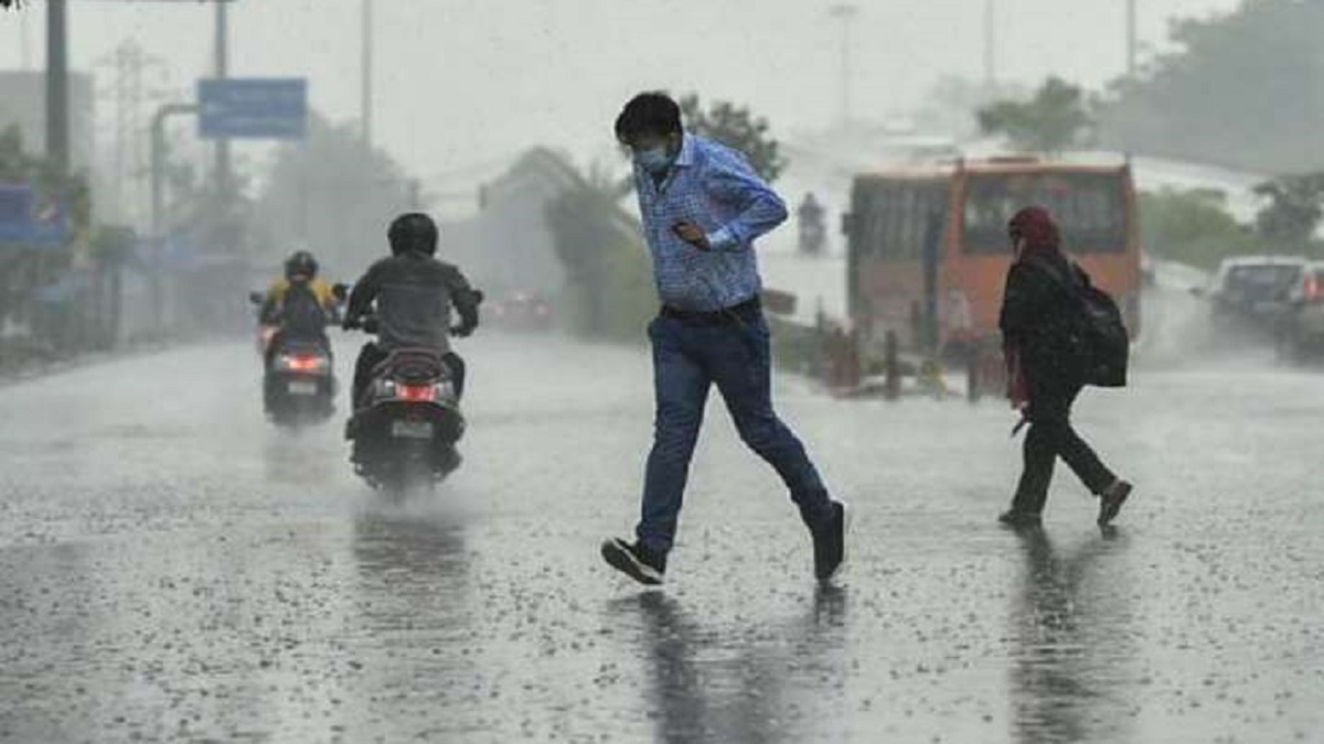 Delhi weather turns pleasant as rain lashes parts of NCR; minimum ...