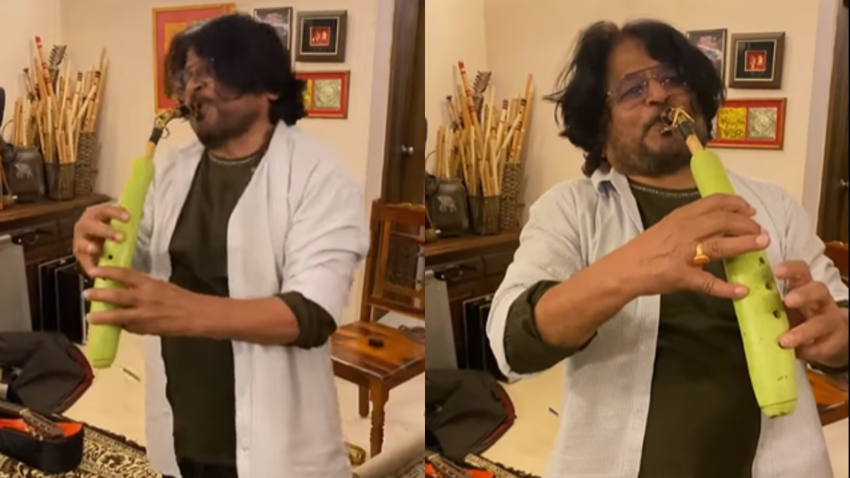 Panchayat Pradhan Ji Raghubir Yadav plays music in lauki saxophone ...