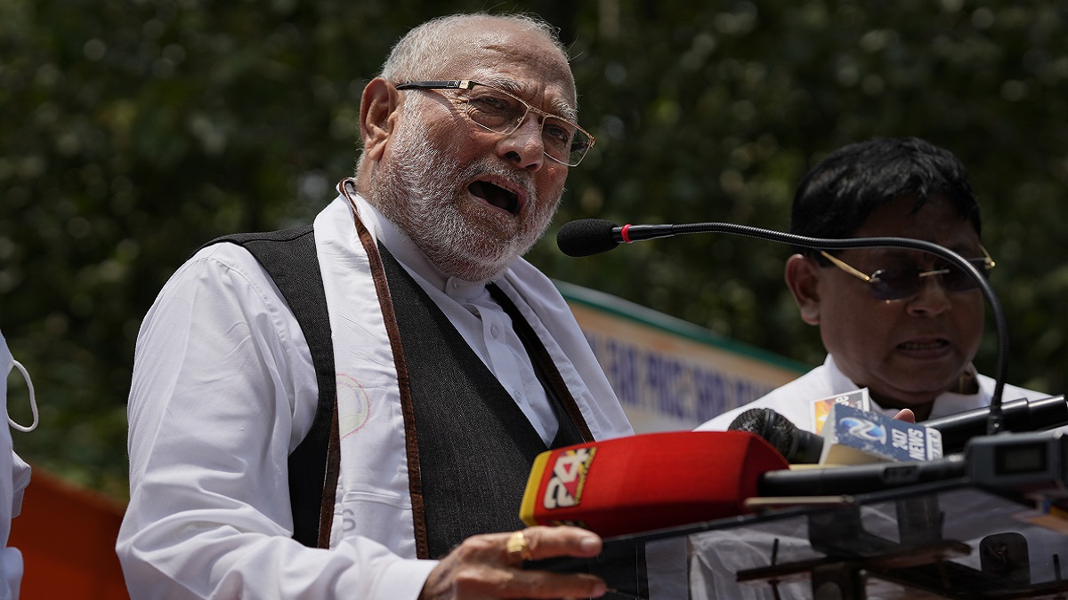 PM's brother Prahlad Modi stages dharna at Jantar Mantar with fair ...