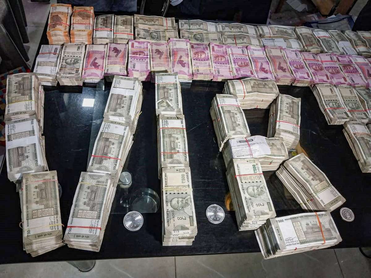 Patna: More than Rs 4 crore cash recovered from RWD engineer | India ...