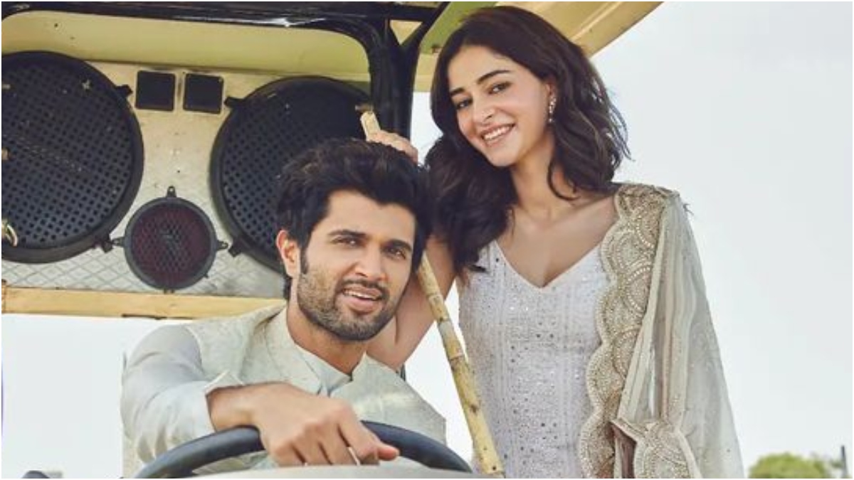 'Liger craze': Vijay Deverakonda and Ananya Panday watch film with fans ...