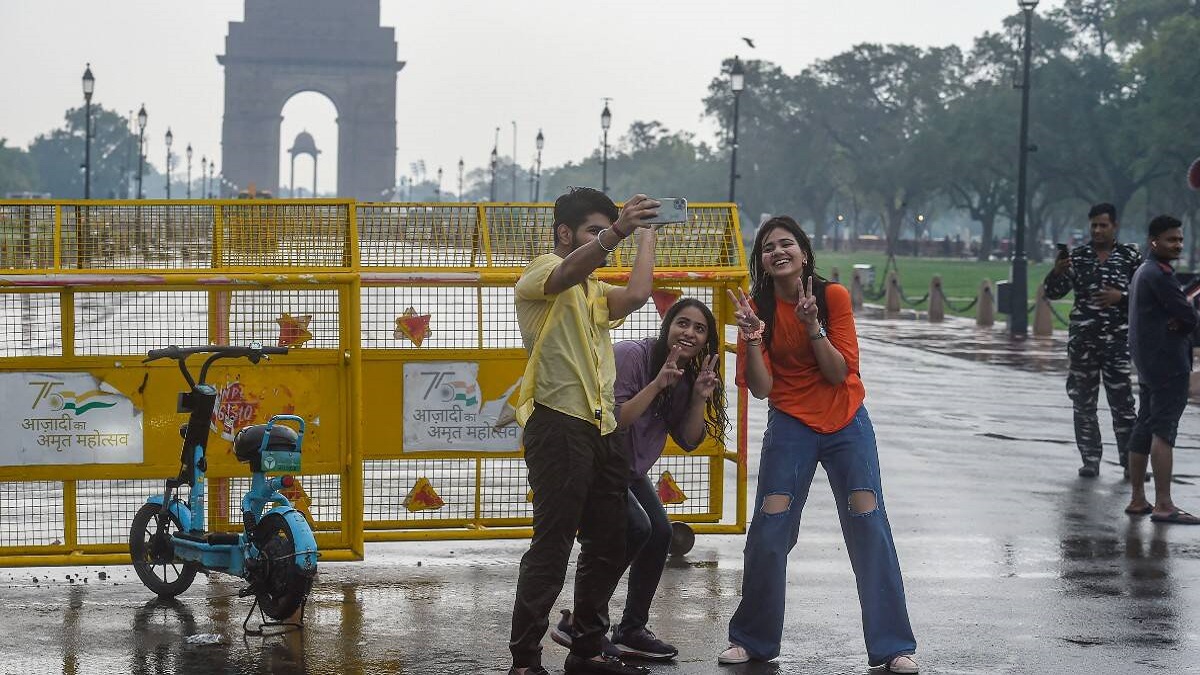 Delhi weather update: Light rain on forecast; minimum temperature drops to 24.6° C | India News ...